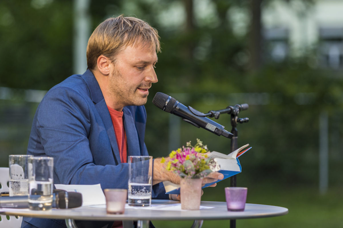Daniel Mezger: 20 JAHRE LITERATURHAUS ZÜRICH Theaterspektakel Zürich ...